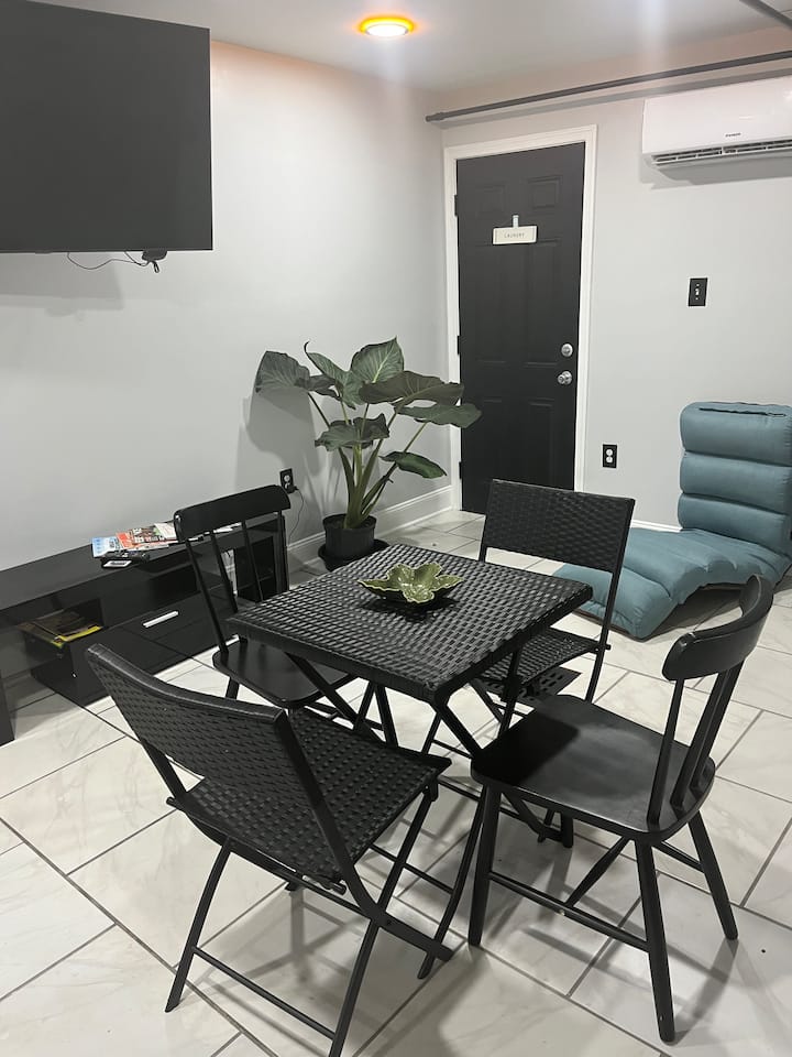 Private In- Law Suite With Parking, Great Location - Chestnut Hill, PA