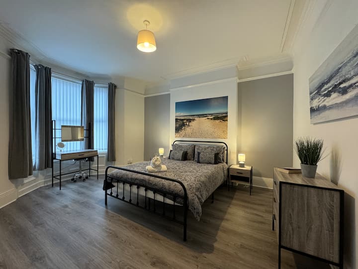 Belford Apartments, Close To Tynemouth. 5 Bedrooms - Sunderland