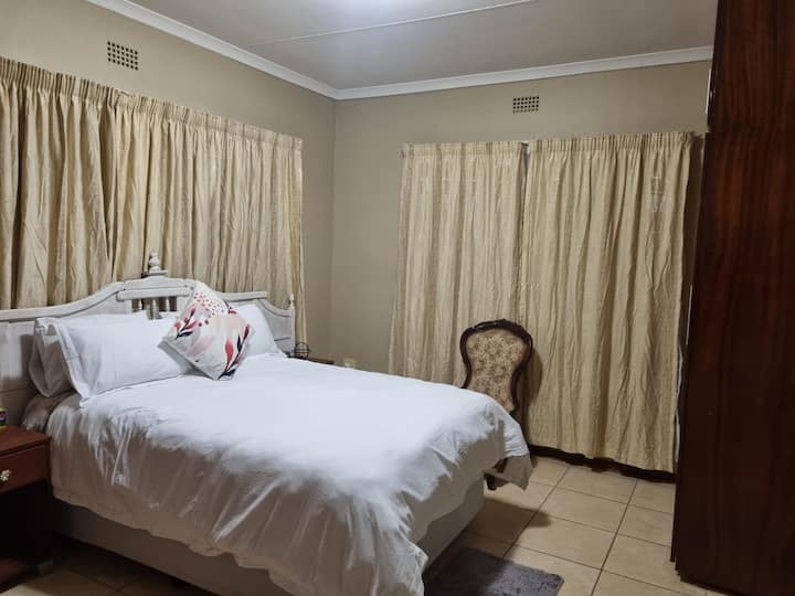 Large 1 Bedroom Apartment - Klerksdorp