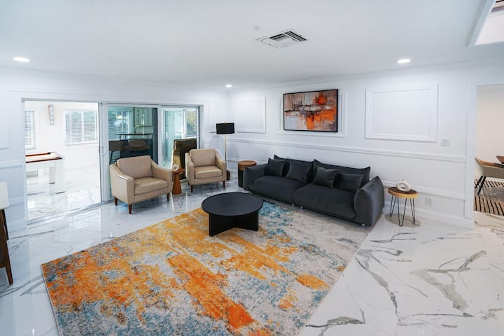 The White House Newly Renovated With Pool - Coconut Creek, FL