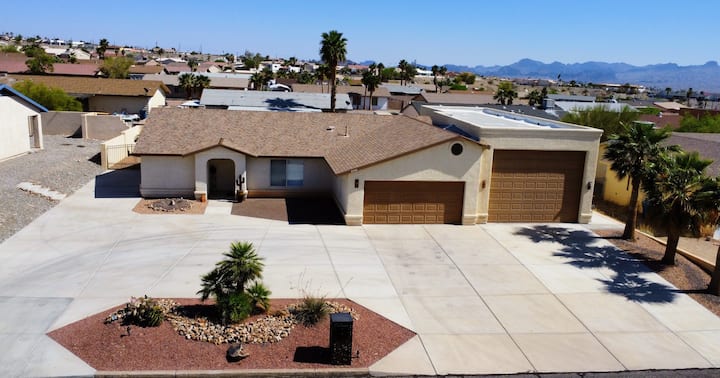 Lake Home With A Circular Driveway 5 Min To Launch - 레이크하바수시티