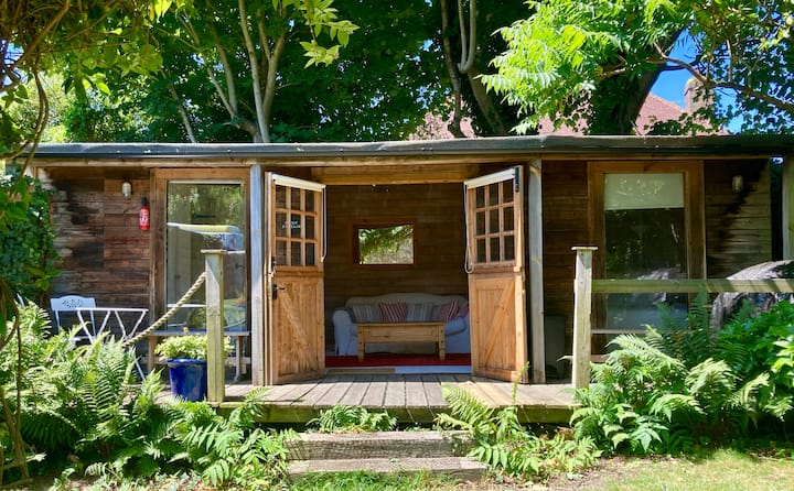 Magic Cottage - Cosy Wood Cabin - Hamble-le-Rice