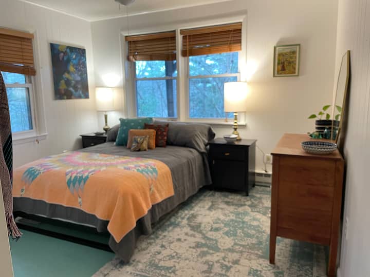 Miami Mountain Getaway- Private Guest Apartment - Black Mountain, NC