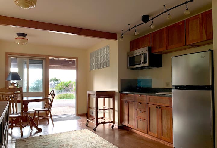 Mendocino Private Studio Small Pet Friendly - Mendocino, CA