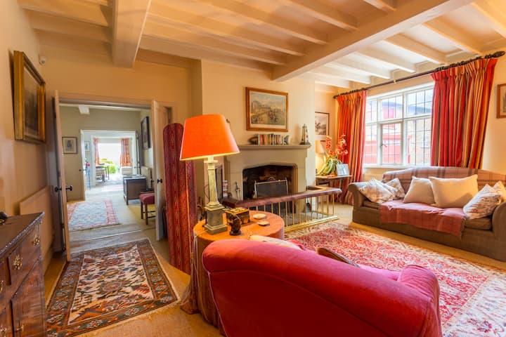 Beautiful Cheshire Farmhouse, Sleeps 12 - Tarporley