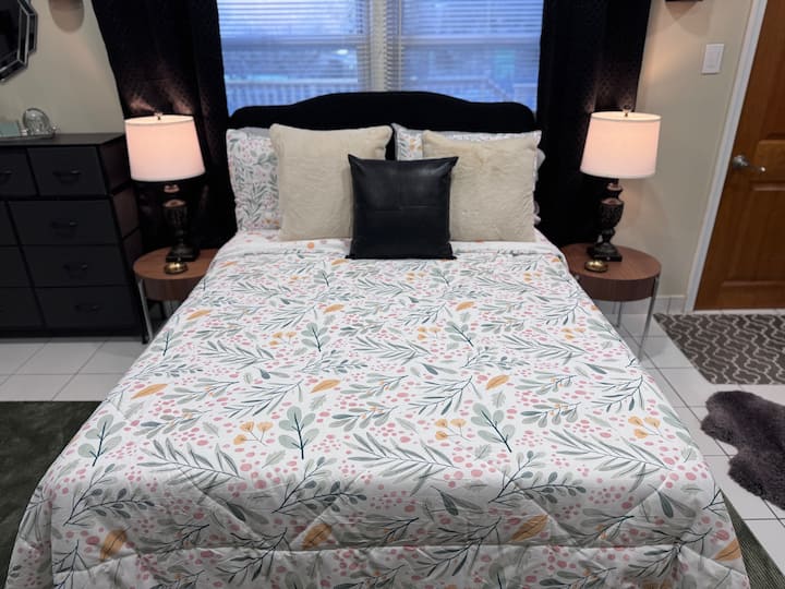 Greater Philly Studio Suite W/ Private Deck - Bryn Mawr, PA