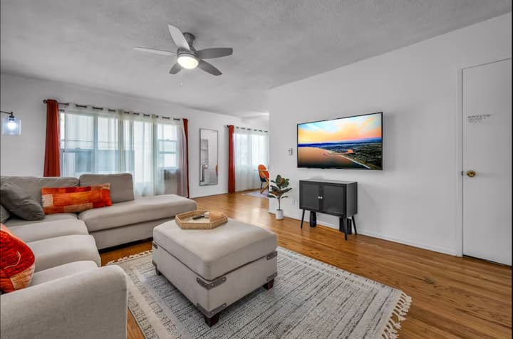 2 Bedroom Oasis Near Beverly Hills - Beverly Hills, CA