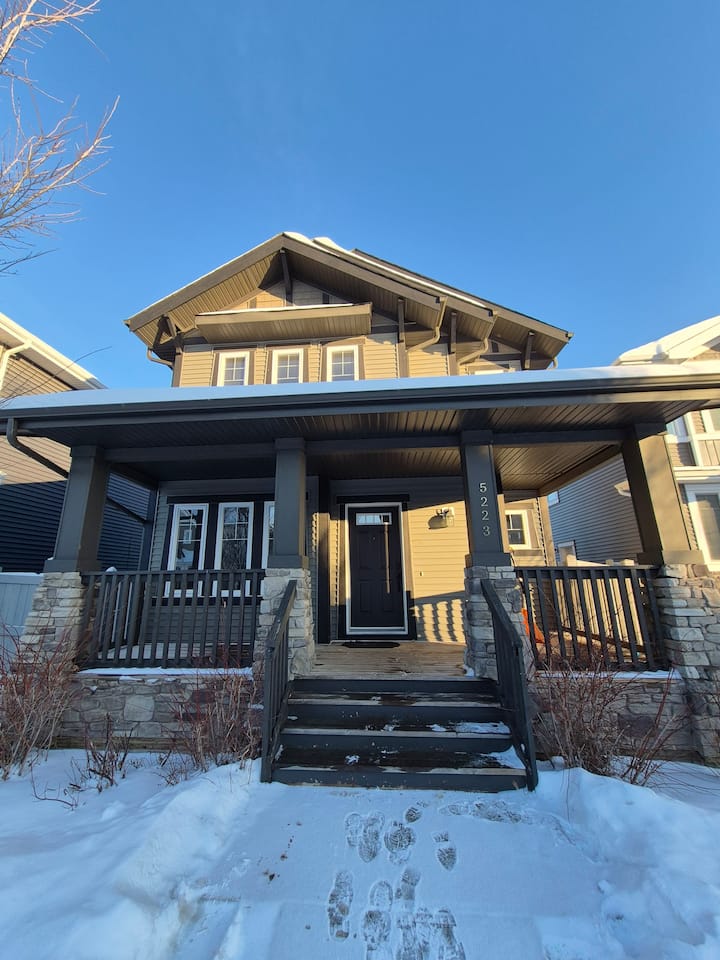 Sean Comfy Home - Edmonton