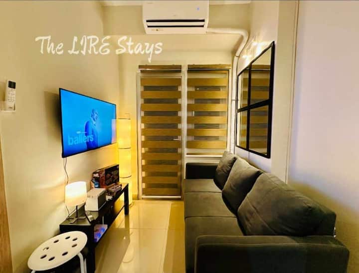 The Lire Stays 2br Condo W/balcony + Pool Access - Marikina