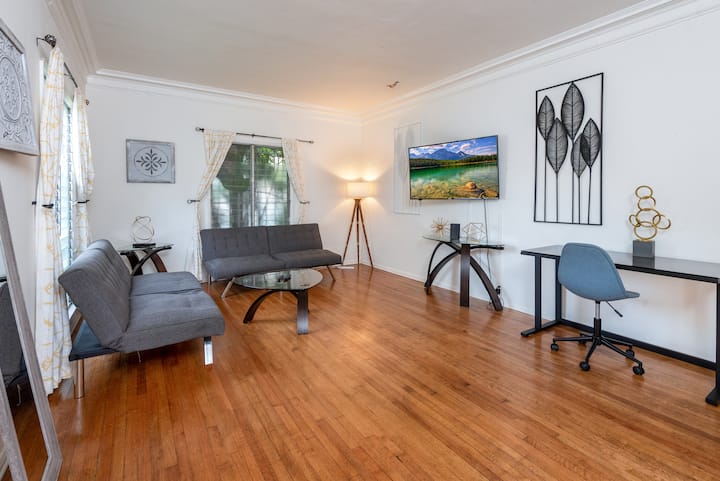 Spacious & Stylish 1bd Home Near Bh - Beverly Hills, CA