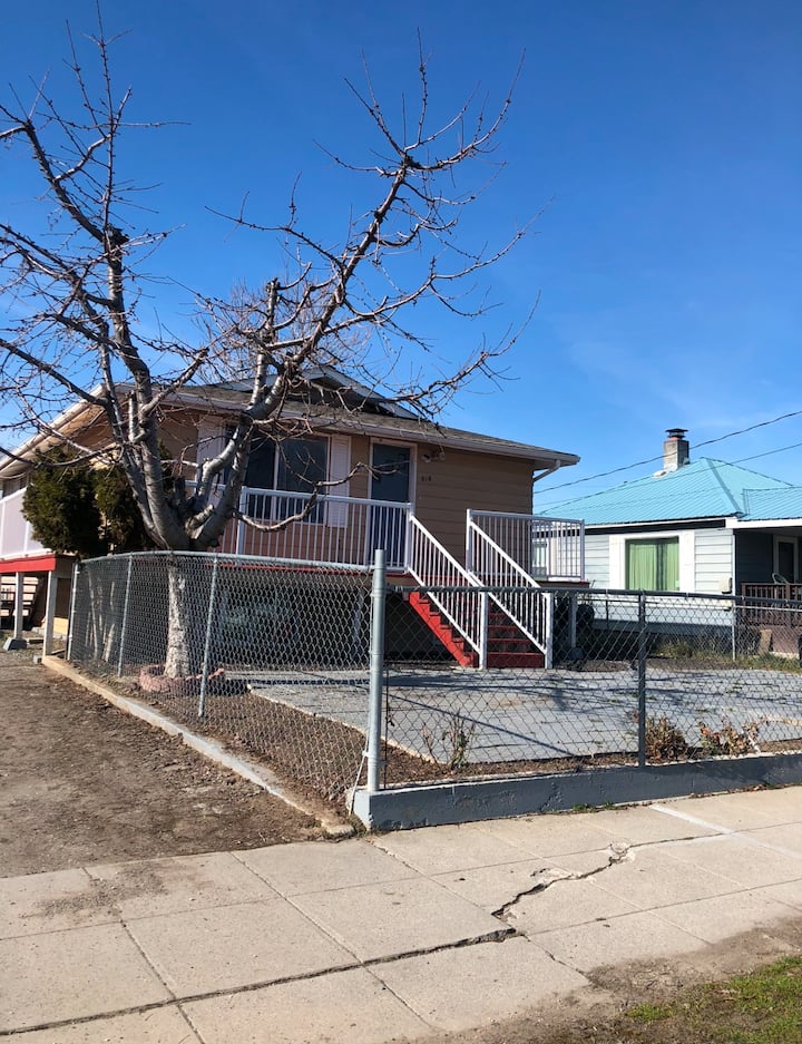 A Duplex 3 Bedrooms N 1 Bathroom N Close To Few - Wenatchee, WA