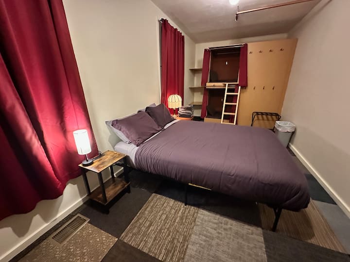 1 Queen, 4 Xl Twins, Shared Bath, Wrh Hotel - Truckee, CA