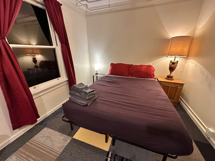1 Queen, 4 Xl Twins, Shared Bath, Wrh Hotel - Truckee, CA