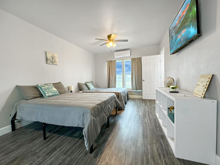 Waterfront Apartment| Weekly & Monthly Stay| Wifi - Port Lavaca, TX