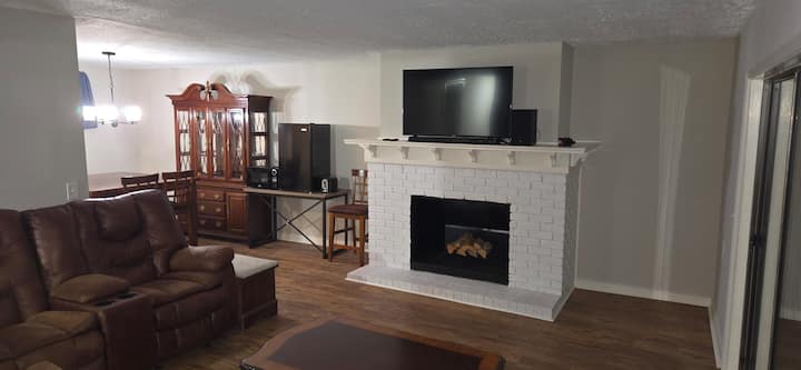 Private Basement On Lake Lanier With Hot Tub - Cumming, GA