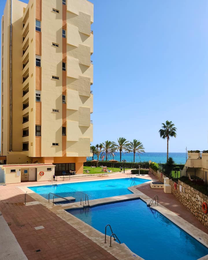Sea View 2br – Beachfront & Cozy Balcony Marbella - Marbella