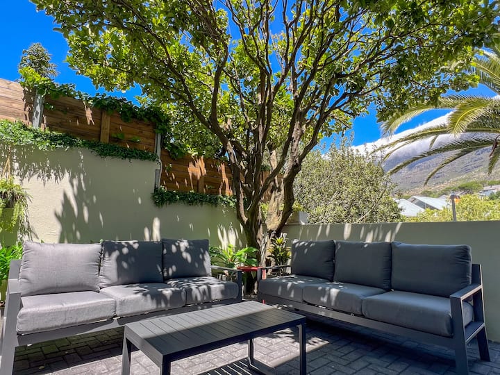 4 Bed Townhouse At The Top Of Kloof St! - Camps Bay
