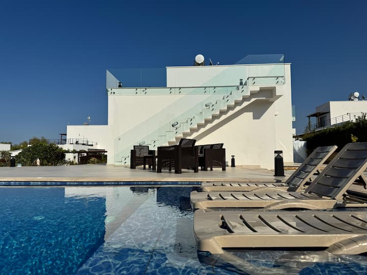 Villa Moon, 3 Bedroomed Villa - Chypre