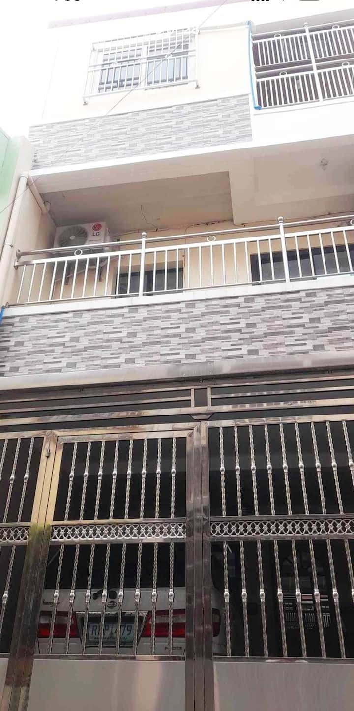 4 Bedroom Townhouse Near Naia - Muntinlupa