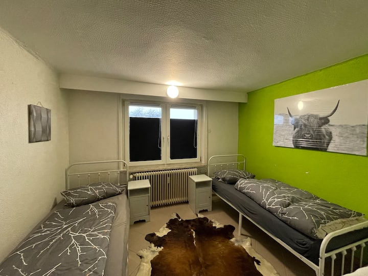 Monteur Wohnung 10 P Mit 5 Zimmer In Gusenburg - Nonnweiler