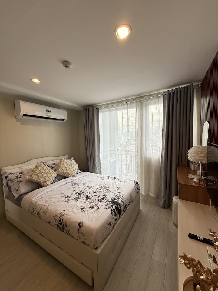 Studio Unit + Balcony Near Ayala - Cebu