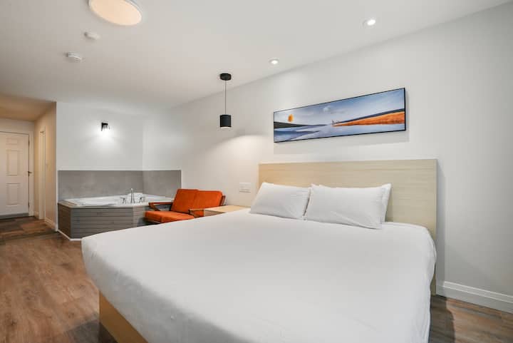 Apartment With Jacuzzi/3 Minutes To Beach - Wasaga Beach