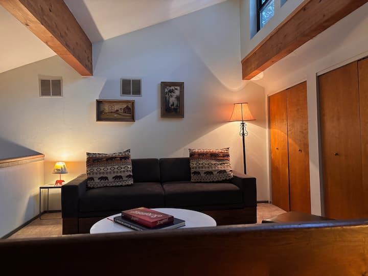 Beautiful Tahoe Donner Retreat (31+ Days) - Truckee, CA