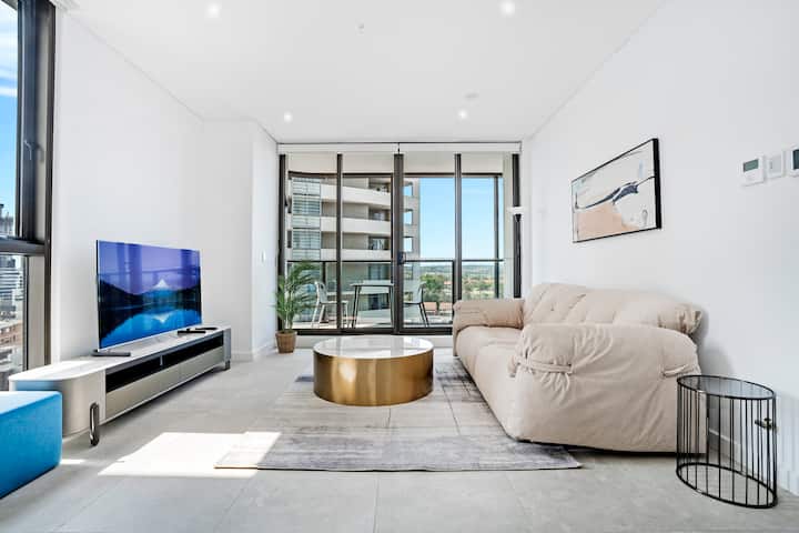 Stylish 2br Apt With Pool & Views Near Parramatta - Parramatta