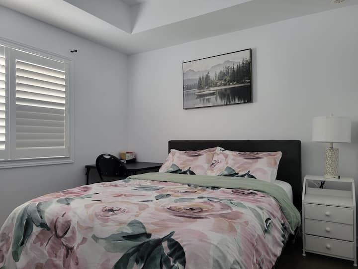 Single Bedroom With Private Bath - Ottawa
