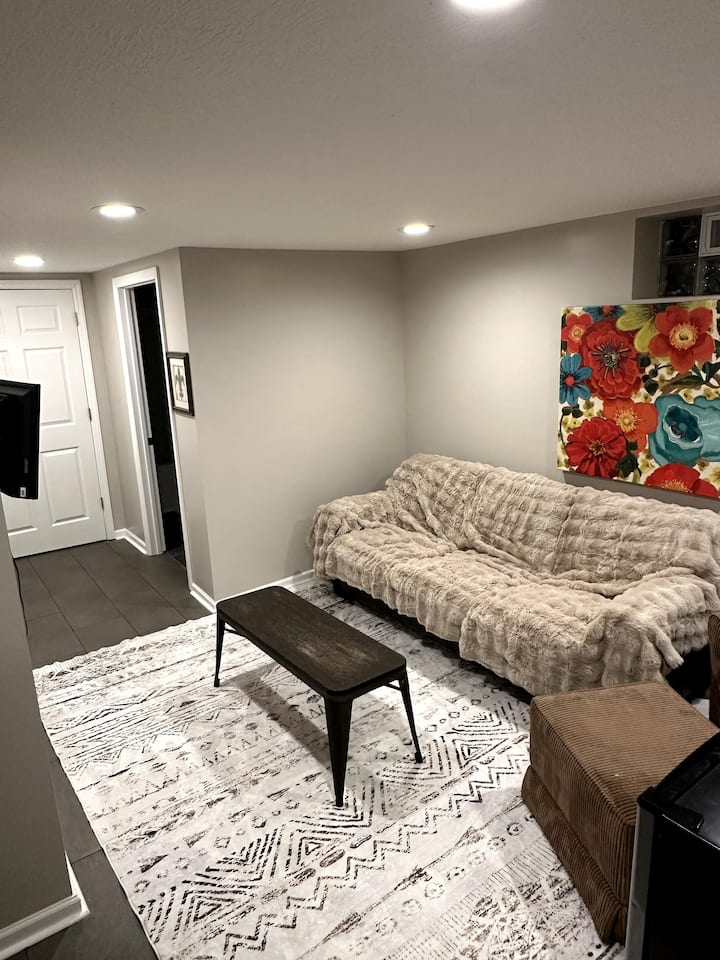 Private 1br Basement Suite - Columbus, OH