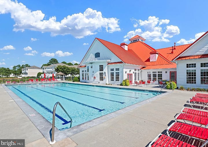 Relax/recharge Pool Club House - Bethany Beach, DE