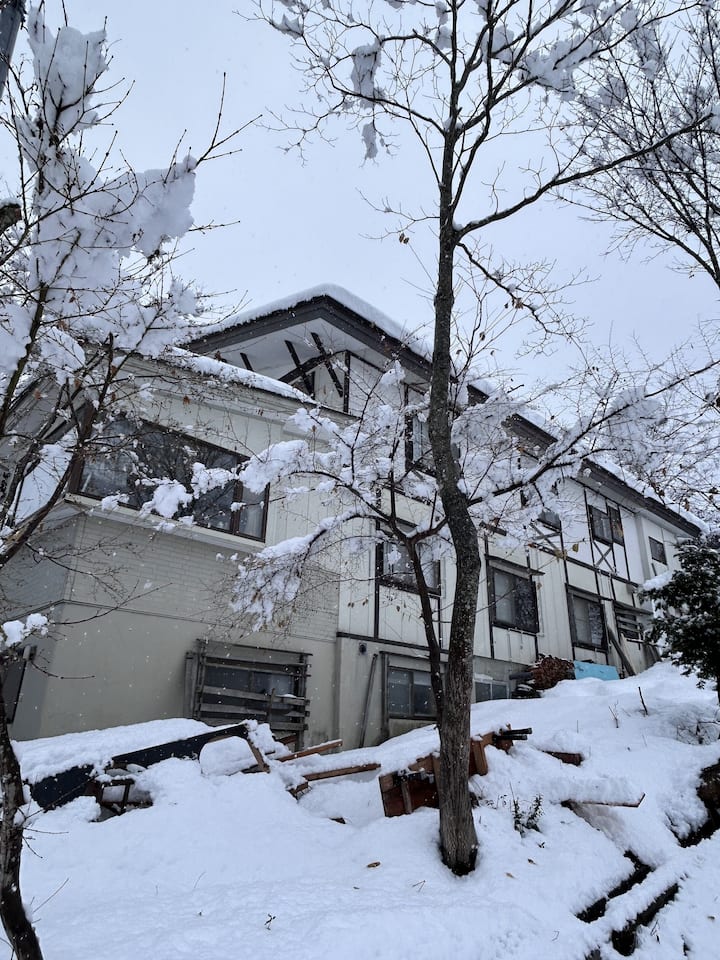 Private Quadruple Room( Shared Bathroom) - 糸魚川市