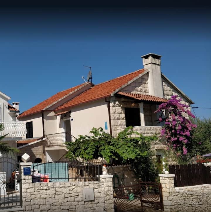 Medencés Apartman Tengeri Kilátással - Brač