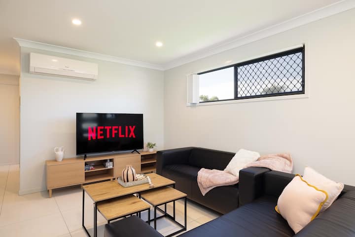 3bdr Apt! Aircon! Train! Shops! Restaurants! 220d3 - Oxley