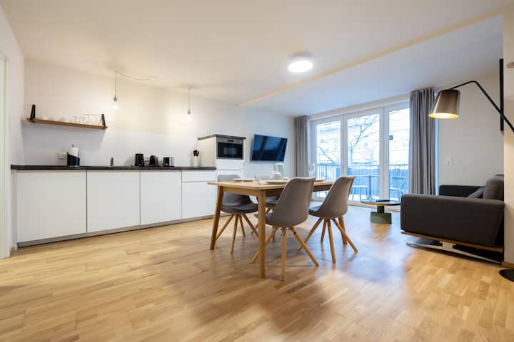 Bright: Suite Xl For 4 | Central | Kitchen - Schkeuditz