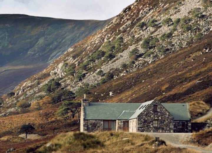 Eagle's Crag | Lodge | Scottish Highlands - Alladale Wilderness Reserve