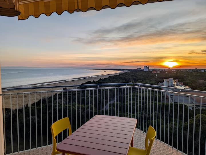 (Seafront) Apt 2bedr + View [Auricsuites] - Lignano Riviera