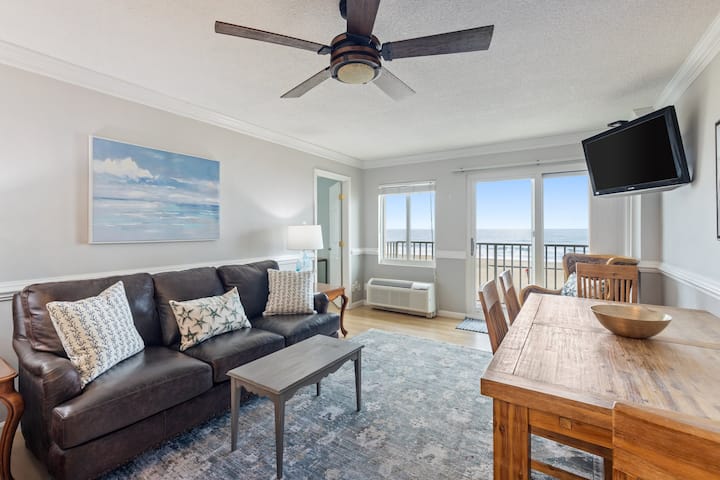 New Oceanfront 2bd, 2bth /  Beach / Pool / Boat - Virginia Beach, VA