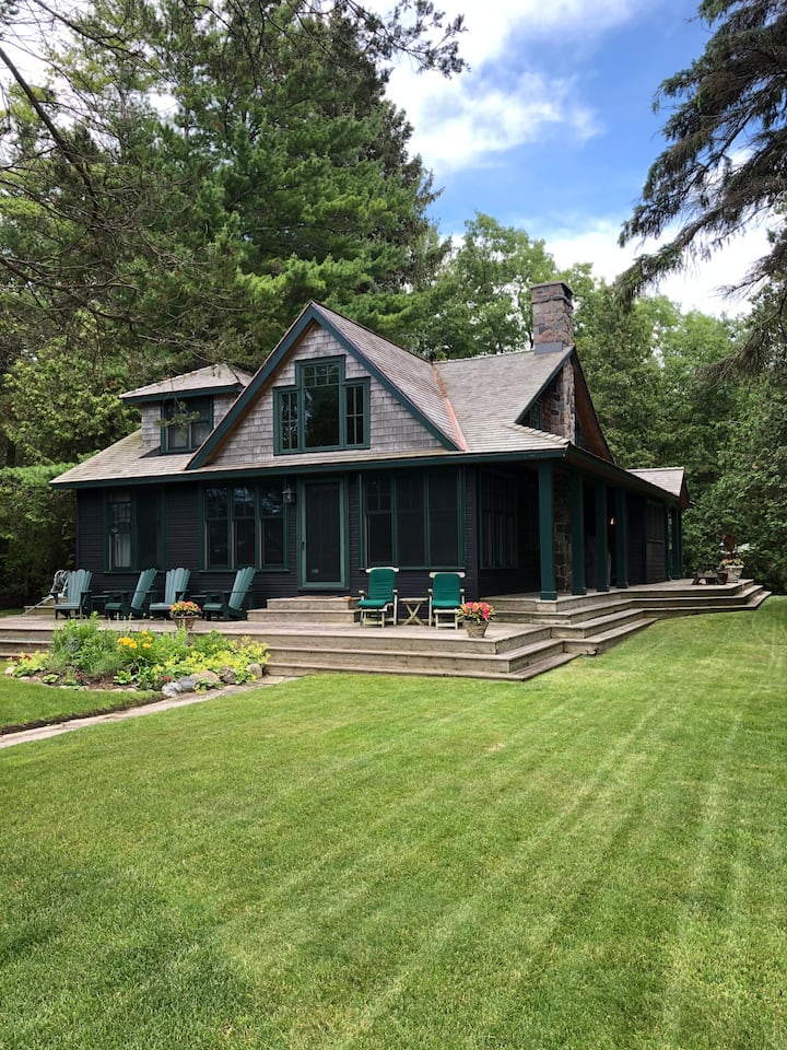 Magnificent Lakefront Home In Gated Community - Grand Bend