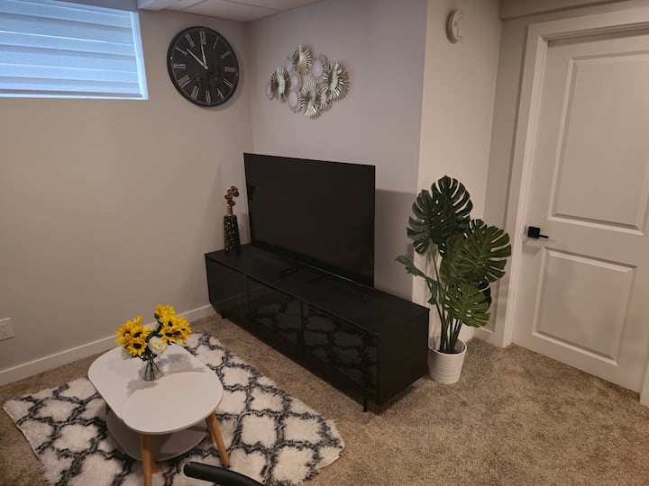 Guest Basement Suite In Winnipeg - 위니펙