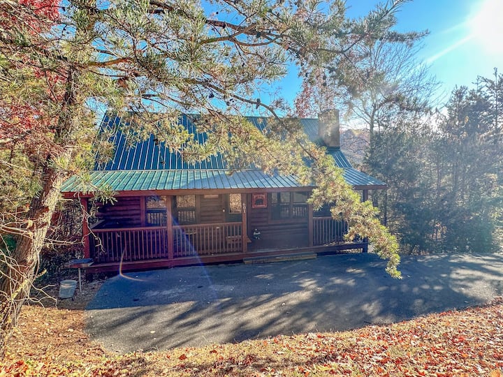 Moon Shadow - Beautiful Cabin 1 Mile From Parkway - Pigeon Forge, TN