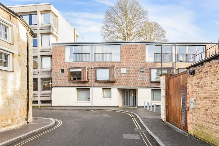 Modern 2-bedroom, 2-bathroom Flat, Central Oxford - Oxford