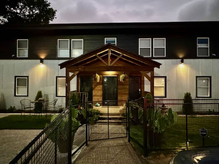 Modern Greenwood Flat | Near Downtown Tulsa & Bok - Tulsa, OK