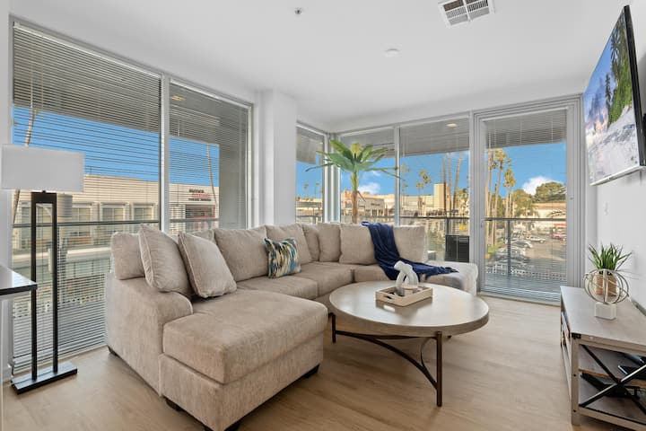 The Rose-spacious 3bdnear Shops- Pool,gym,hottub - サンタモニカ, CA