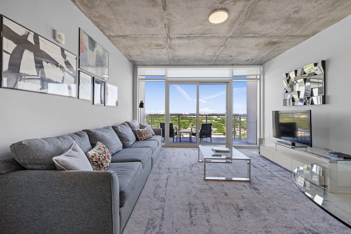 Stunning 2bd/2ba Midblock Free Parking - Miami