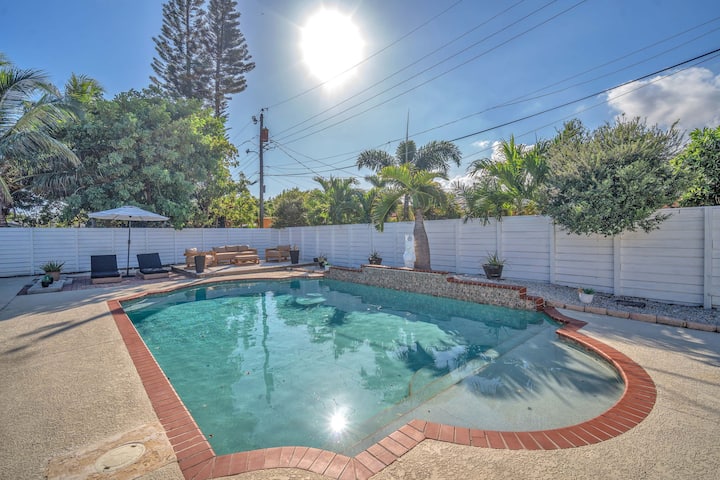 Renovated Sunnyside Escape In Pompano W/ Pool! - Pompano Beach, FL