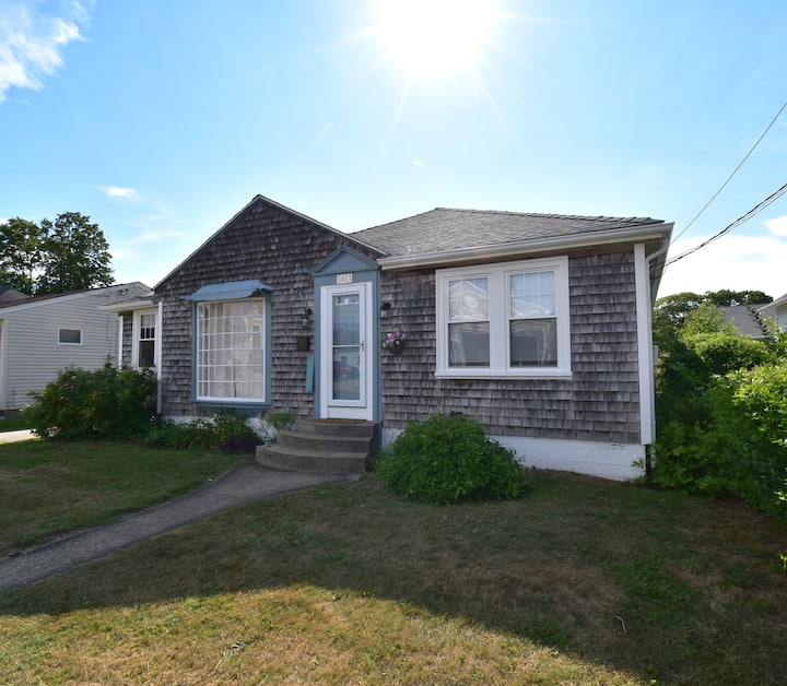 Beachy Cottage - Narragansett, RI