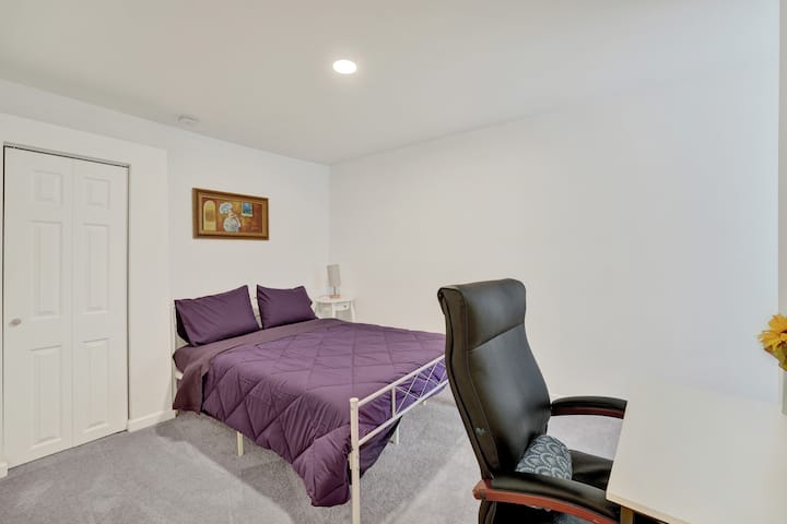 Central City Room W/ Complimentary Parking - Wilmington, DE