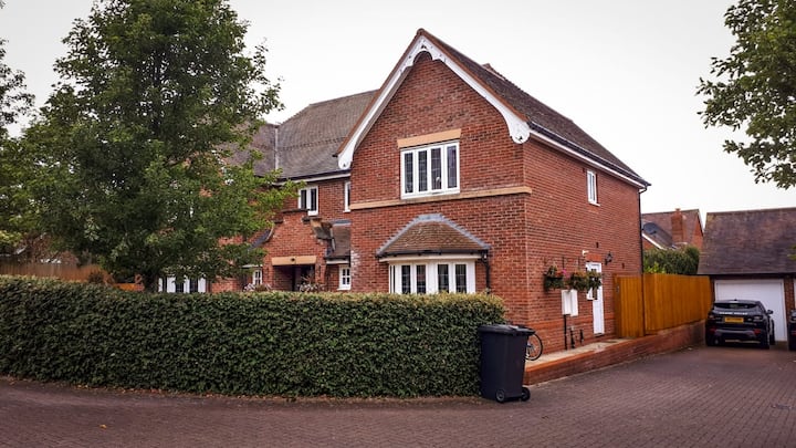 Modern Double Room With Tv - Crewe