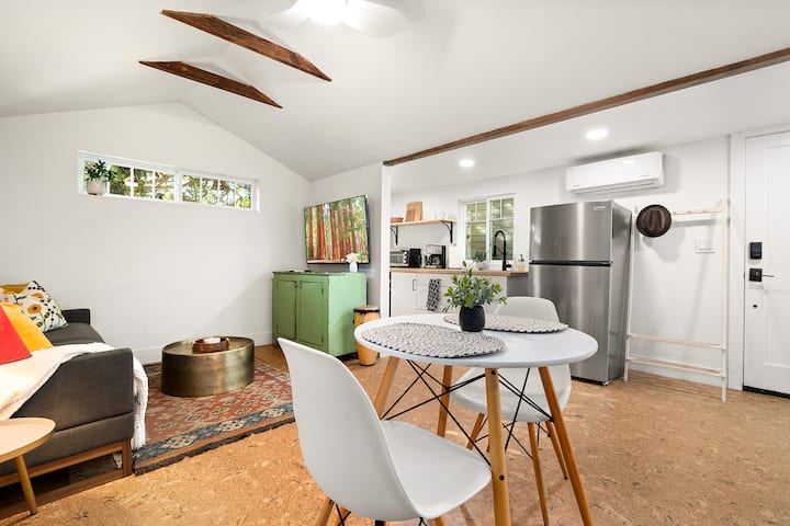 Venice 1bd/1b Bungalow + Parking *1.5mi To Beach!* - Santa Monica, CA
